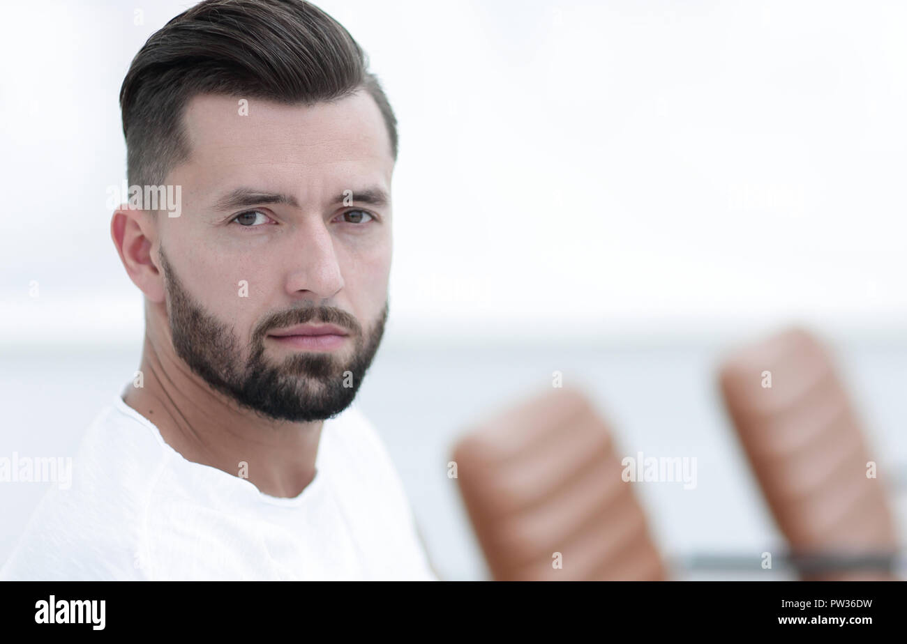 Old man sitting empty chair hi-res stock photography and images - Alamy