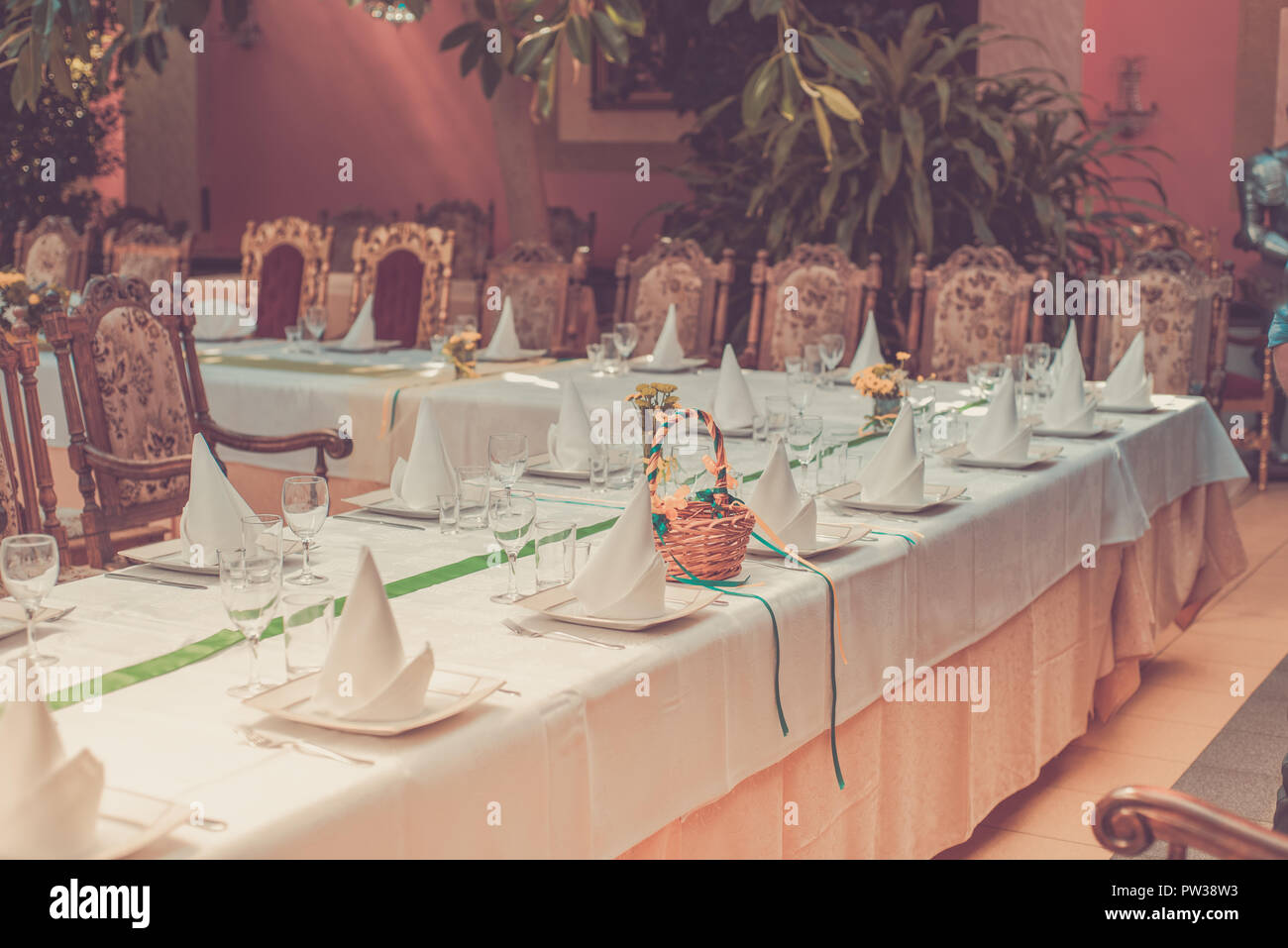 Retro dinner party hi-res stock photography and images - Alamy