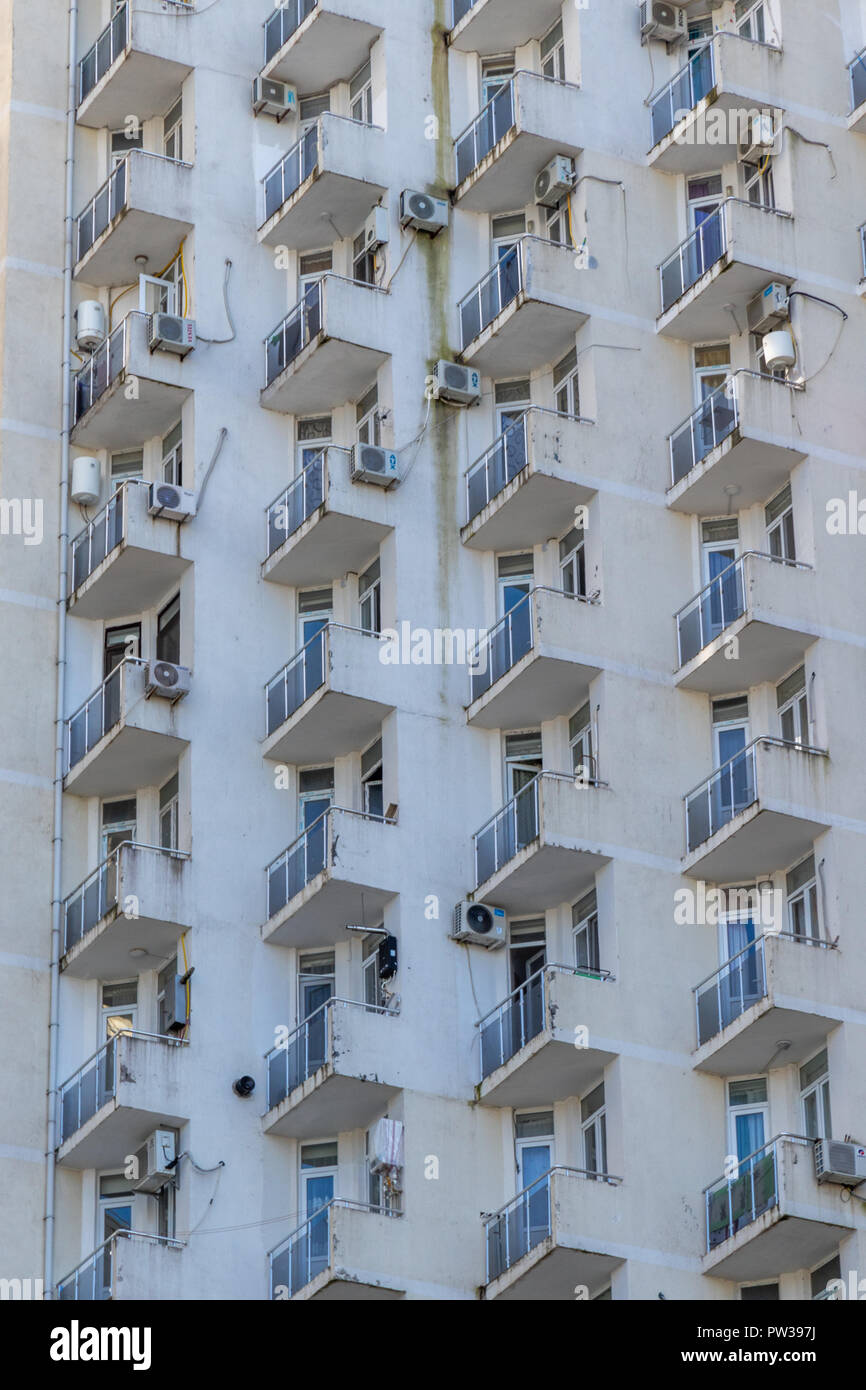 Multi storey apartment building hi-res stock photography and images - Alamy