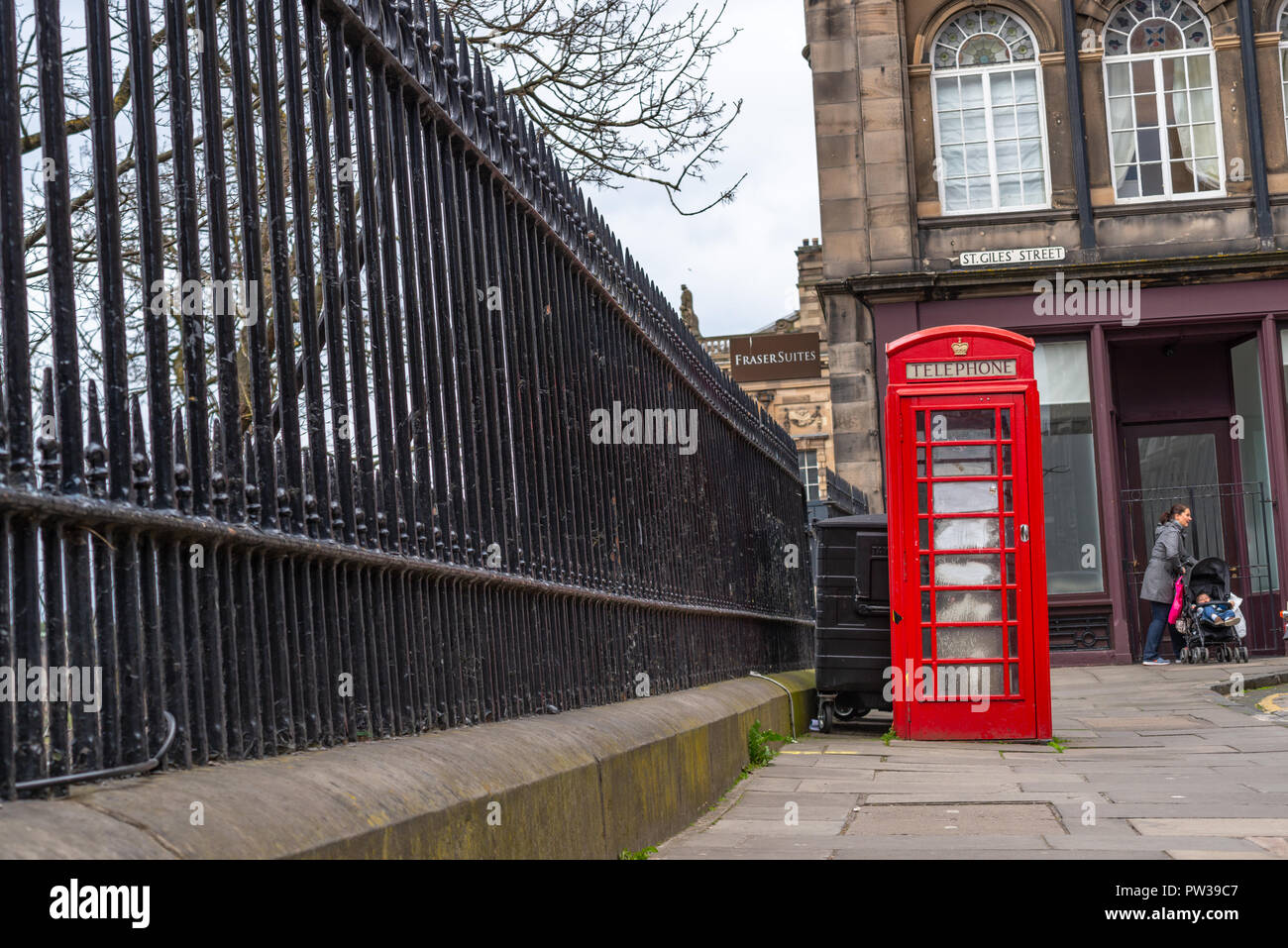 Black fence hi-res stock photography and images - Alamy