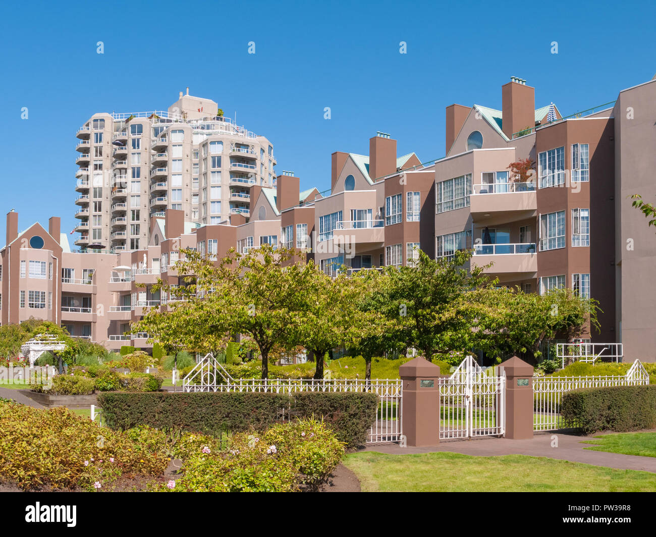 Residential gated entrance hi-res stock photography and images - Alamy