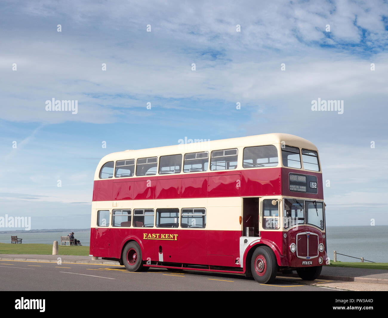 Bus uk 1960s hi-res stock photography and images - Alamy