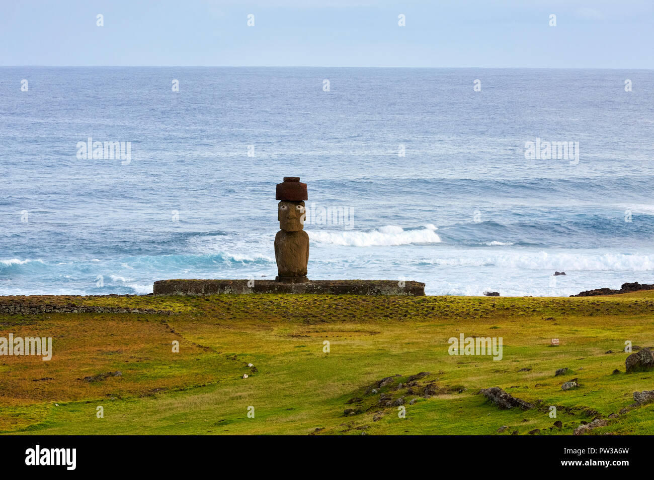 Ahu Ko Te Riku Moai with red Pukao hat, hat Easter Island, Rapa Nui ...