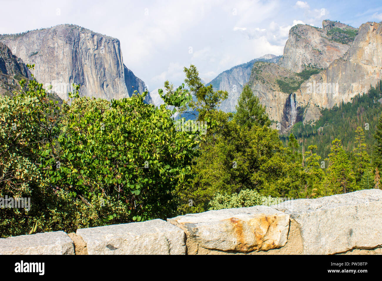 Views of El Capitan and Yosemite Valley from the Tunnel View ...