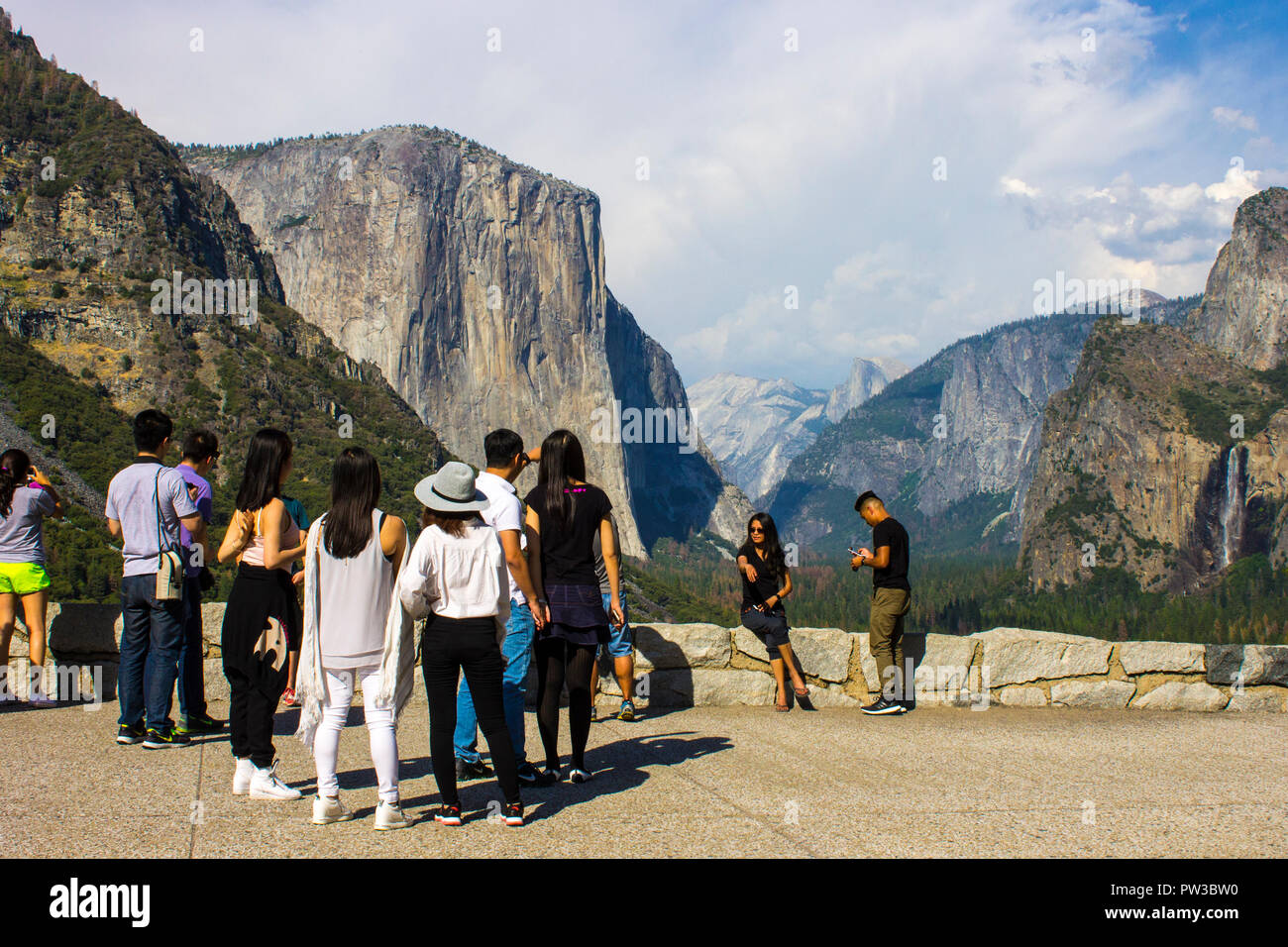 Views of El Capitan and Yosemite Valley from the Tunnel View ...
