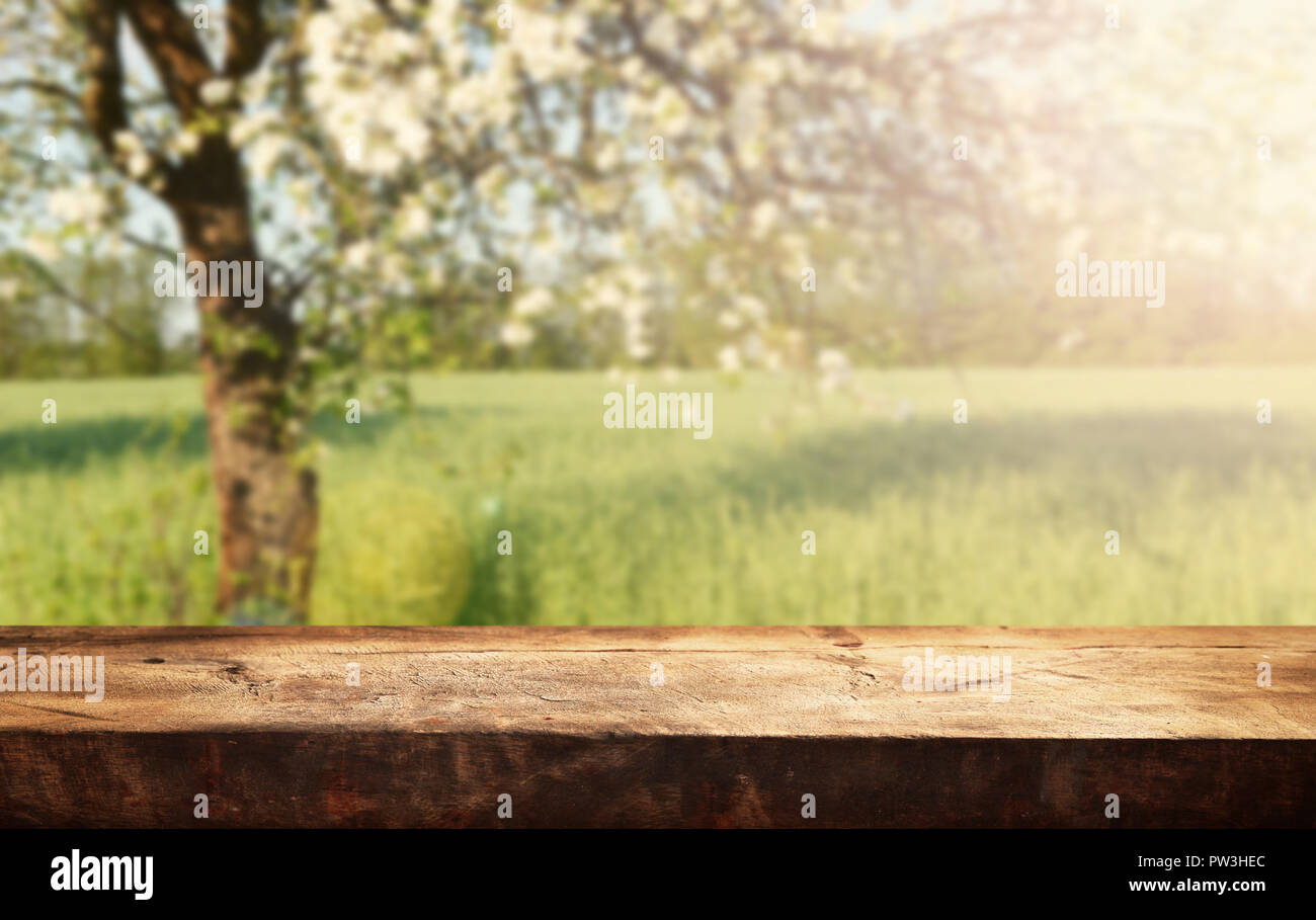 Empty table for display montages Stock Photo - Alamy