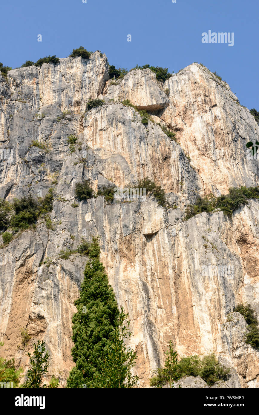 Overhanging cliffs hi-res stock photography and images - Alamy