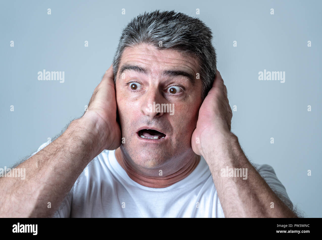 Grimace facial expression hi-res stock photography and images - Alamy