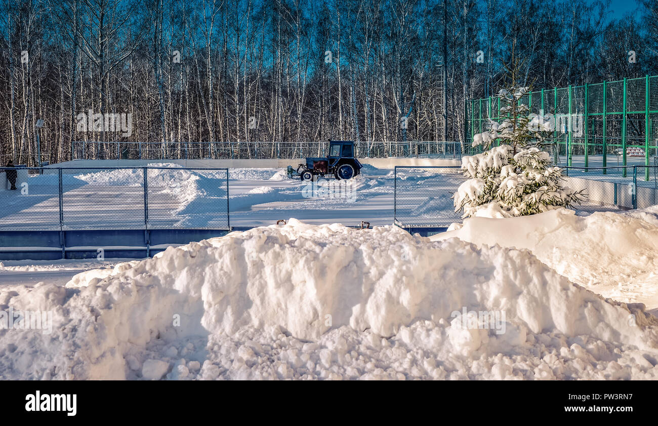 Removing turf hi-res stock photography and images - Alamy