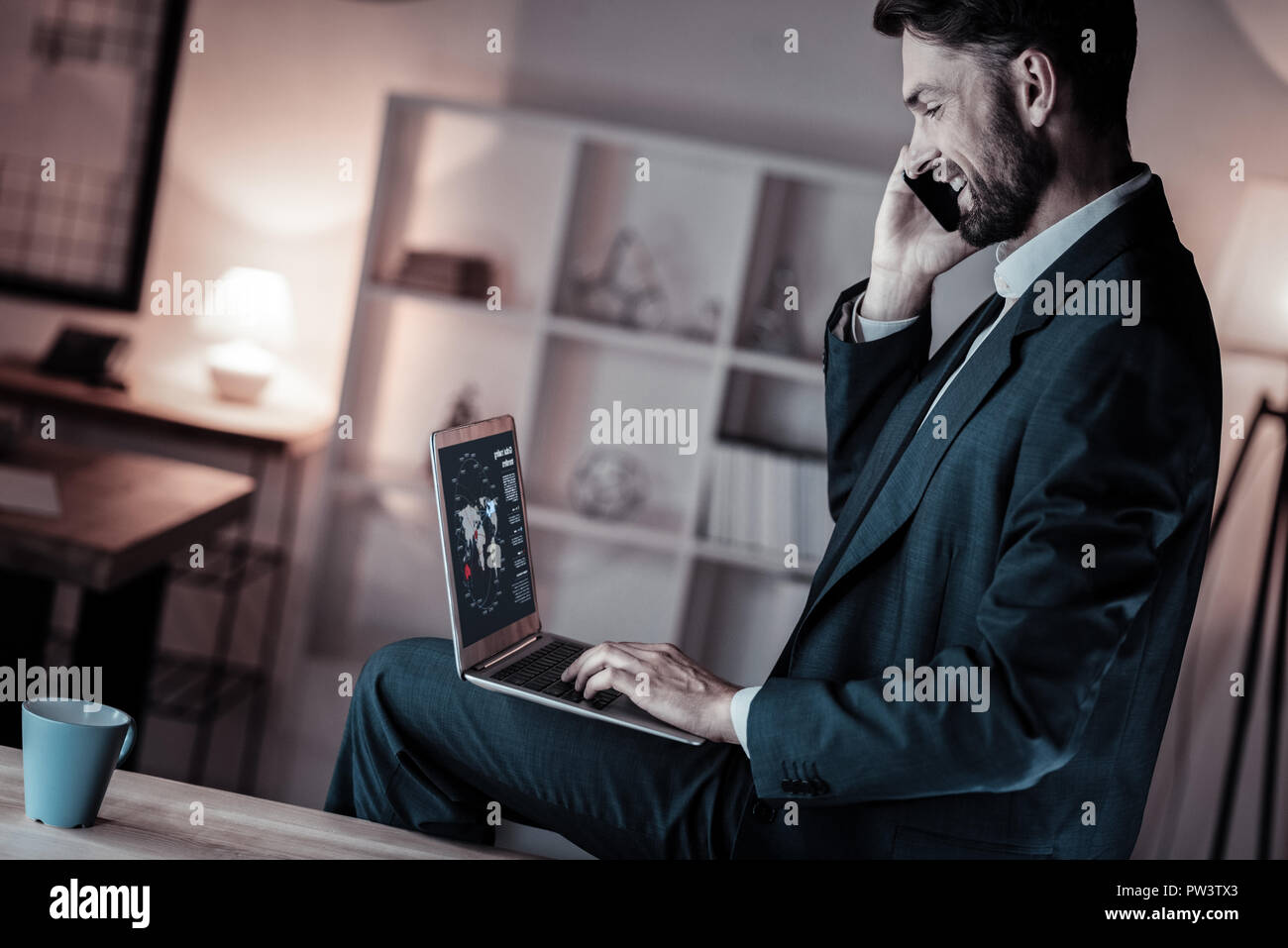 Online profile hi-res stock photography and images - Alamy
