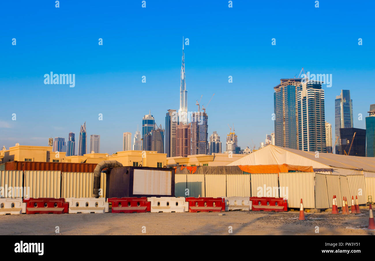 Dubai office building under construction hi-res stock photography and ...