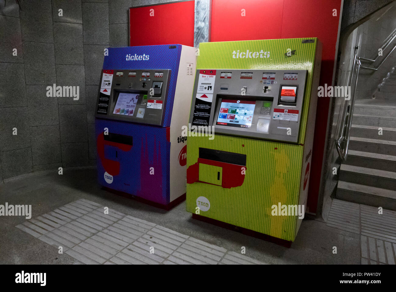 Train ticket machines barcelona hi-res stock photography and images - Alamy
