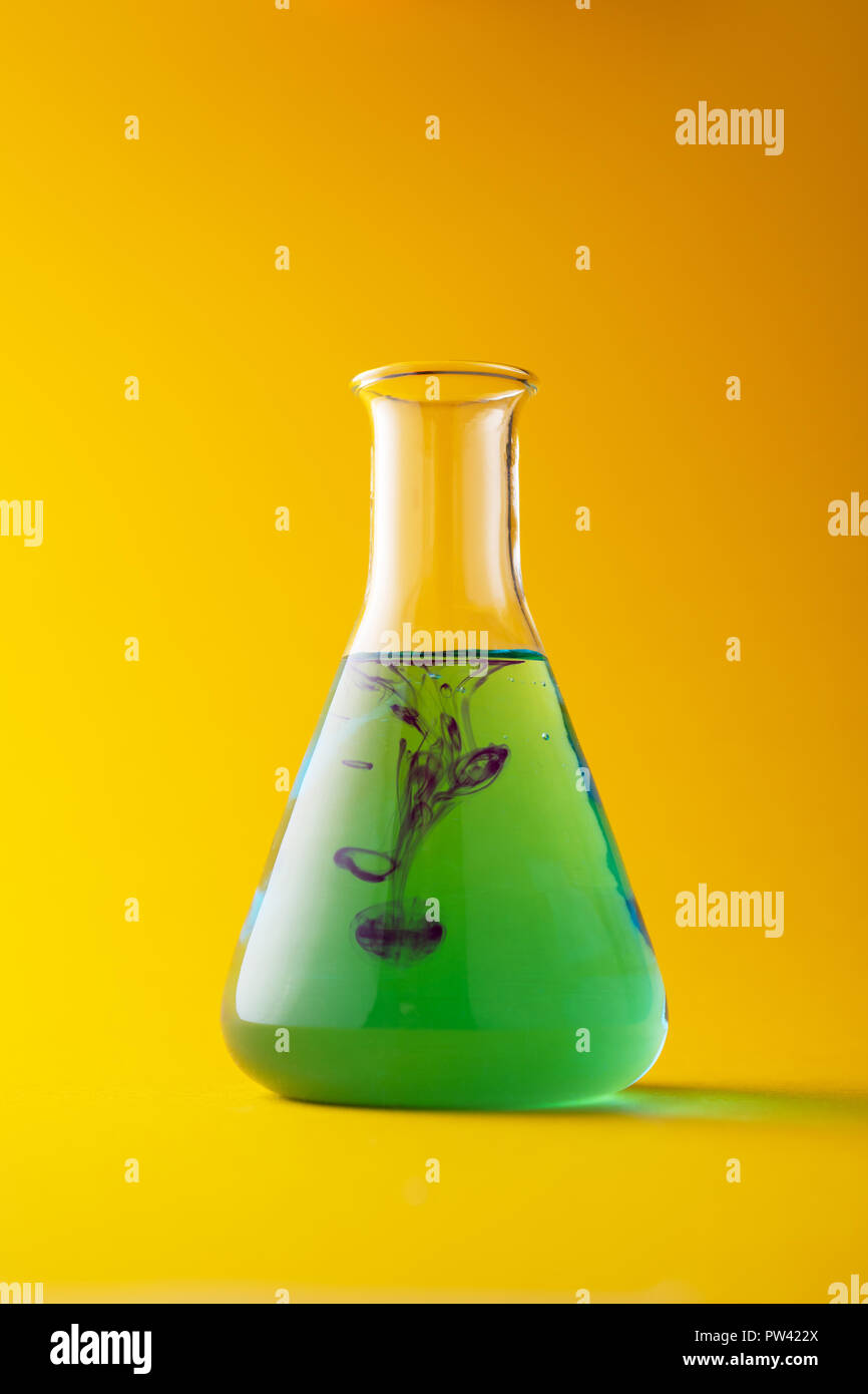 Erlenmeyer hi-res stock photography and images - Alamy