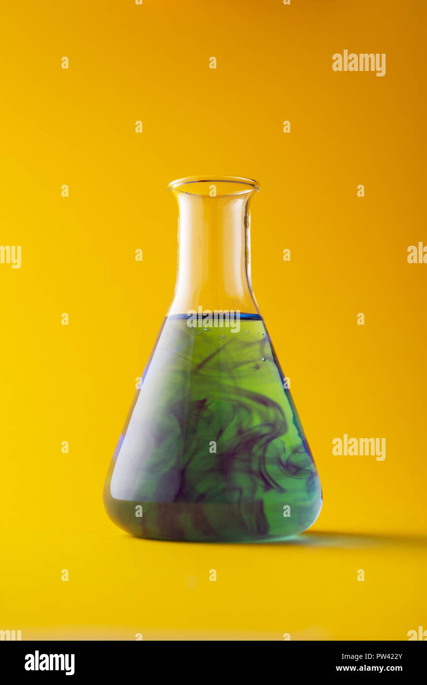 Erlenmeyer hi-res stock photography and images - Alamy