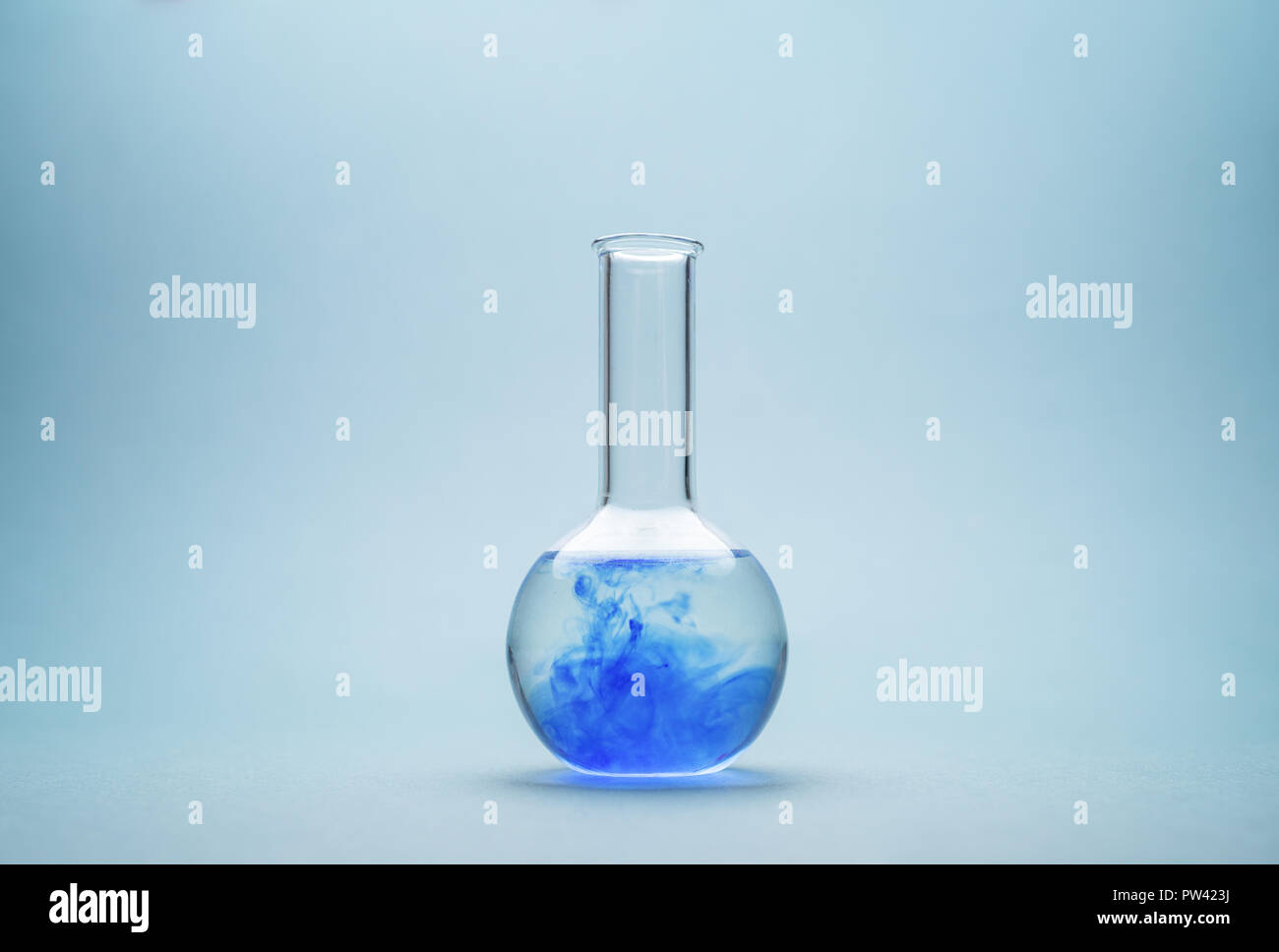Round bottom flask hi-res stock photography and images - Alamy