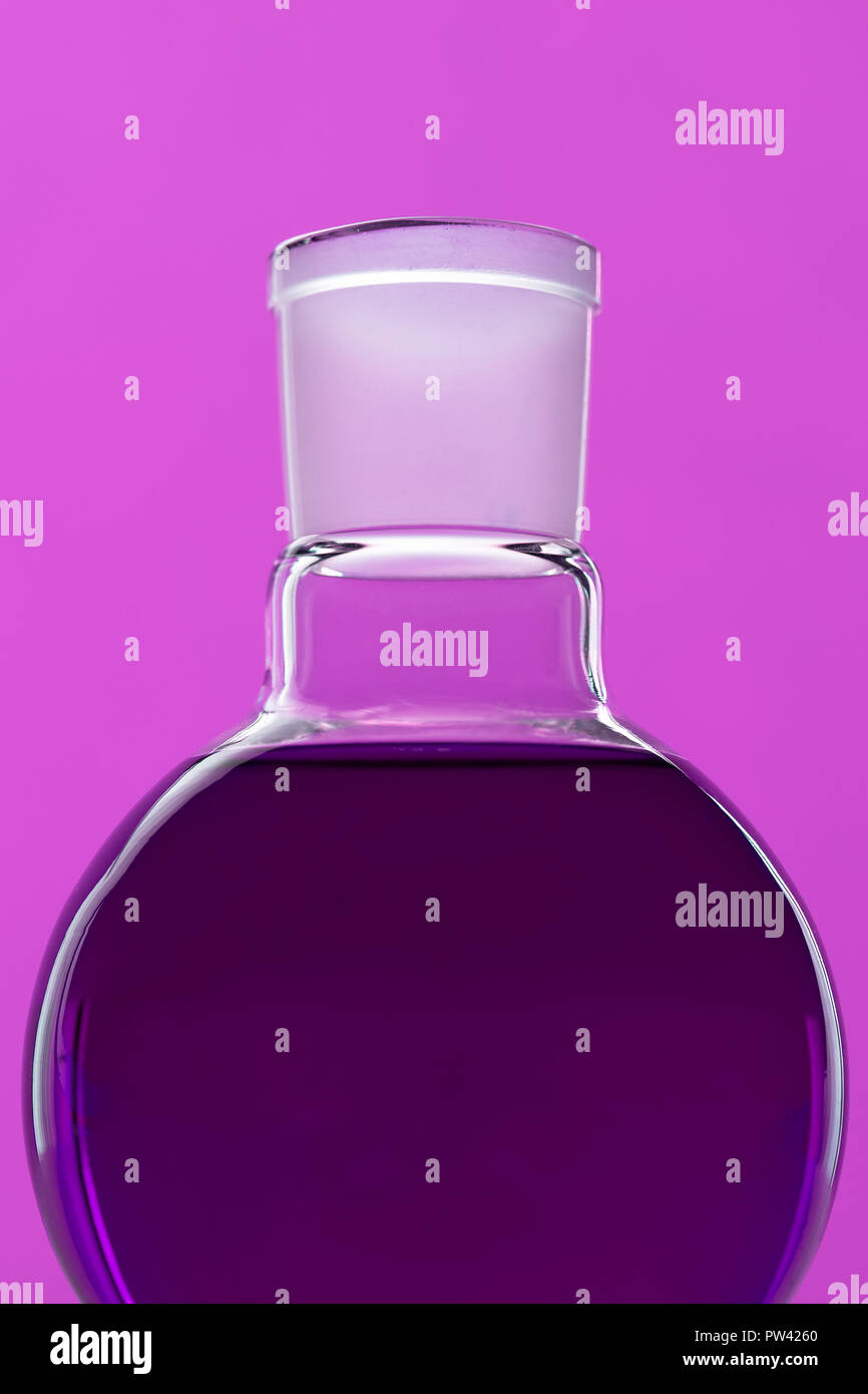 Round bottom flask hi-res stock photography and images - Alamy