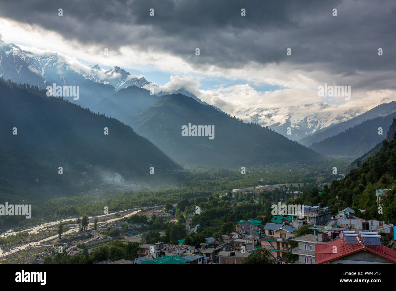 Manali village kullu valley himachal hi-res stock photography and ...