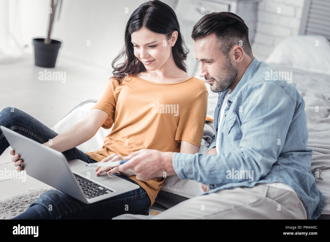 Online communication collaboration freelancers hi-res stock photography ...