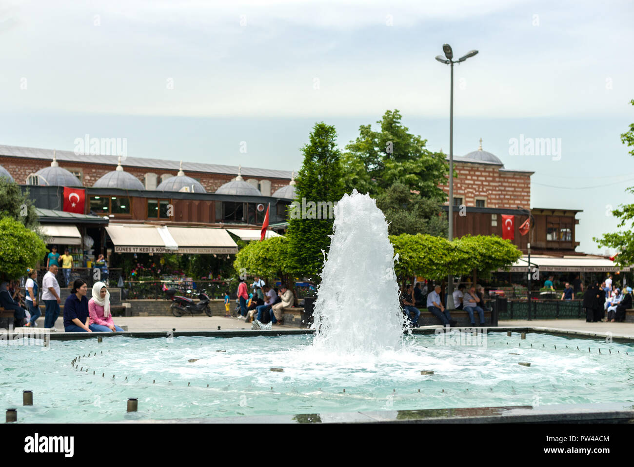 Golden water fountain hi-res stock photography and images - Alamy