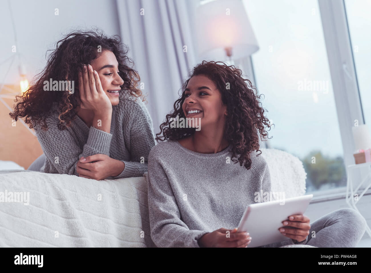 Two girls chatting each other hi-res stock photography and images - Alamy