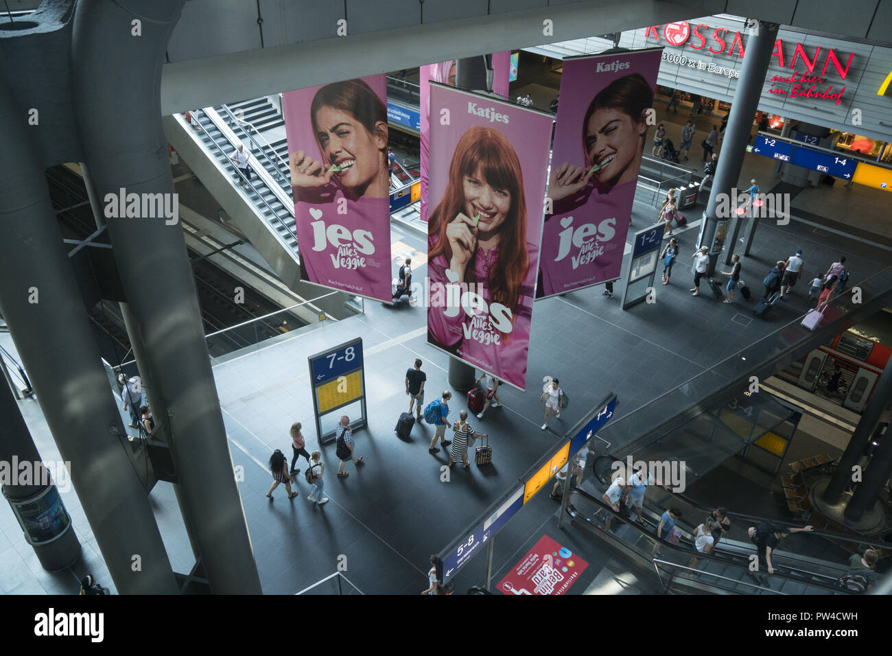 Multi level railway station berlin hi-res stock photography and images ...