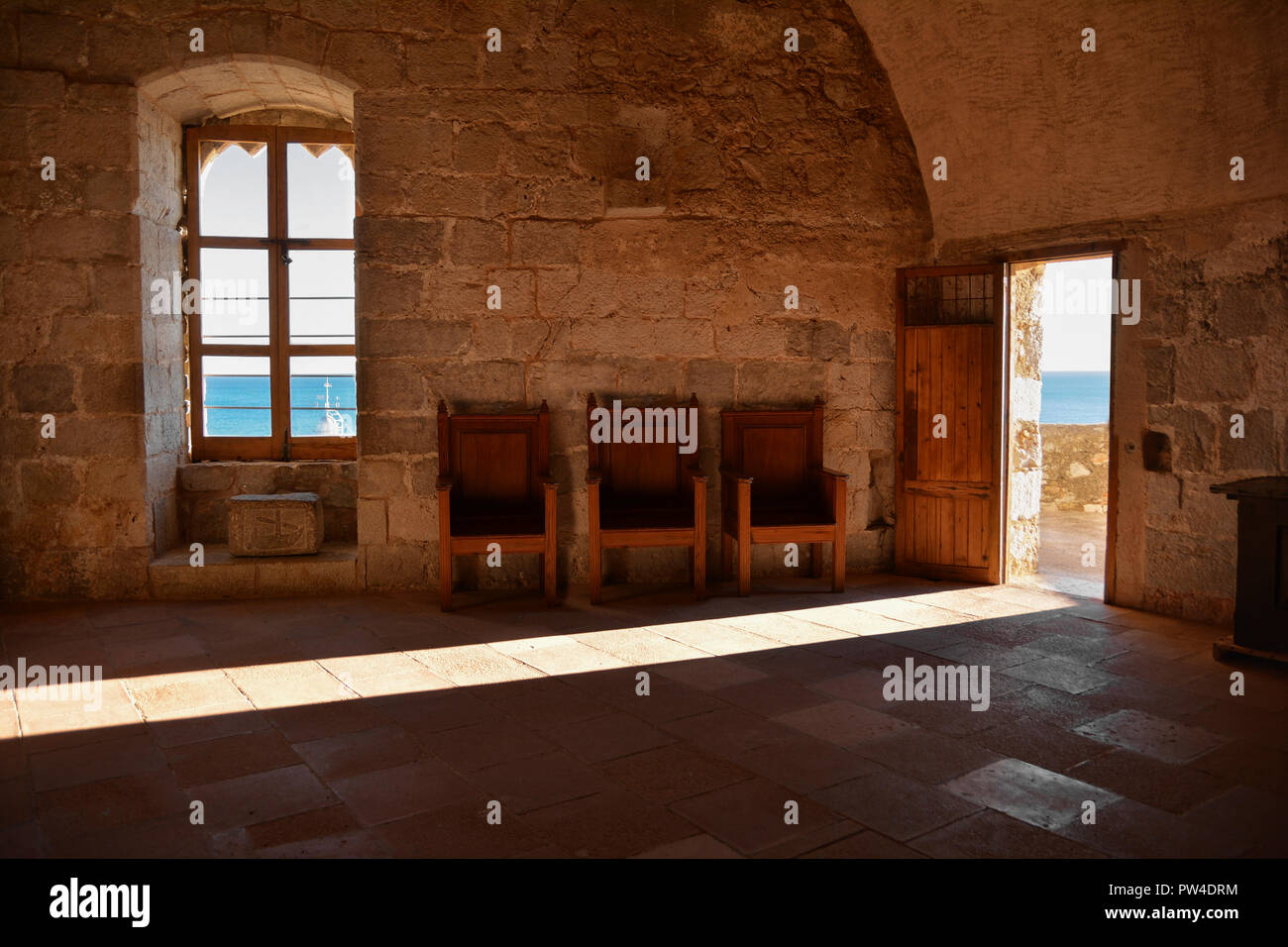 Interior del castillo medieval hi-res stock photography and images - Alamy