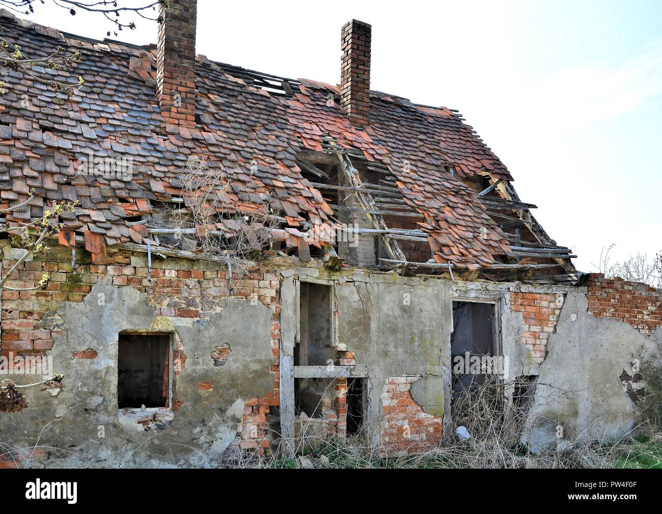Unsalable house hi-res stock photography and images - Alamy