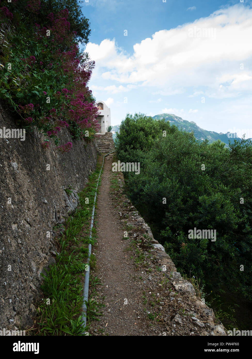 Rural footpath hi-res stock photography and images - Alamy