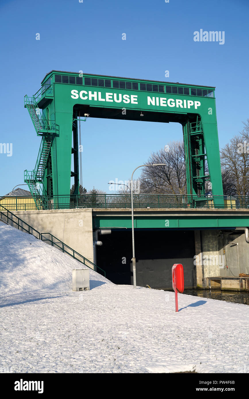 Ship lock in Niegripp on the Elbe Stock Photo - Alamy
