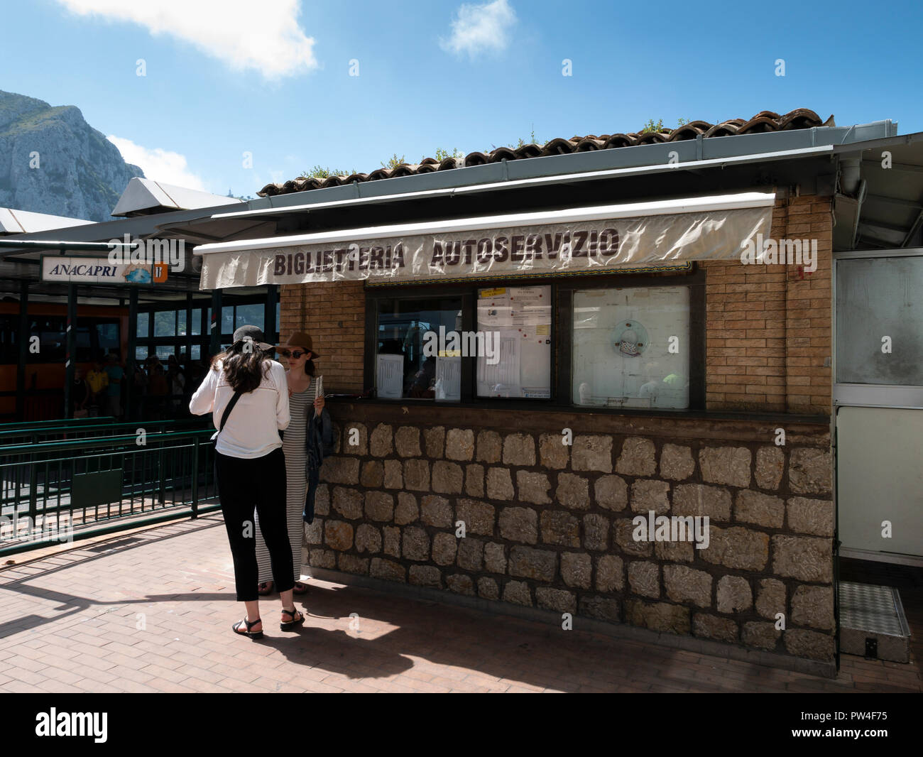 Bus station capri italy hi-res stock photography and images - Alamy