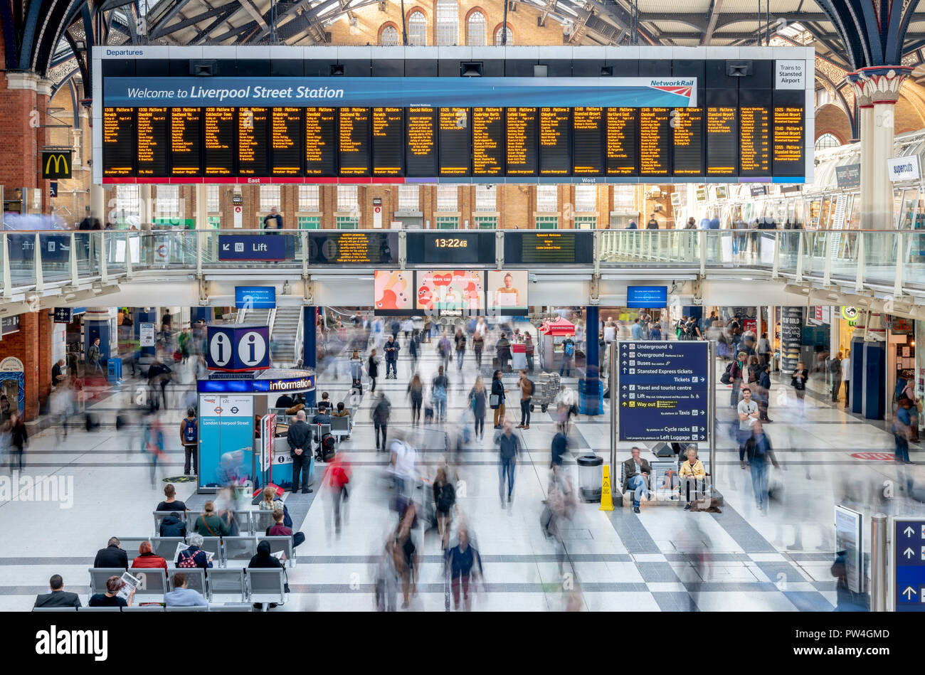 Busy passengers catching their trains at Liverpool Street Station in ...