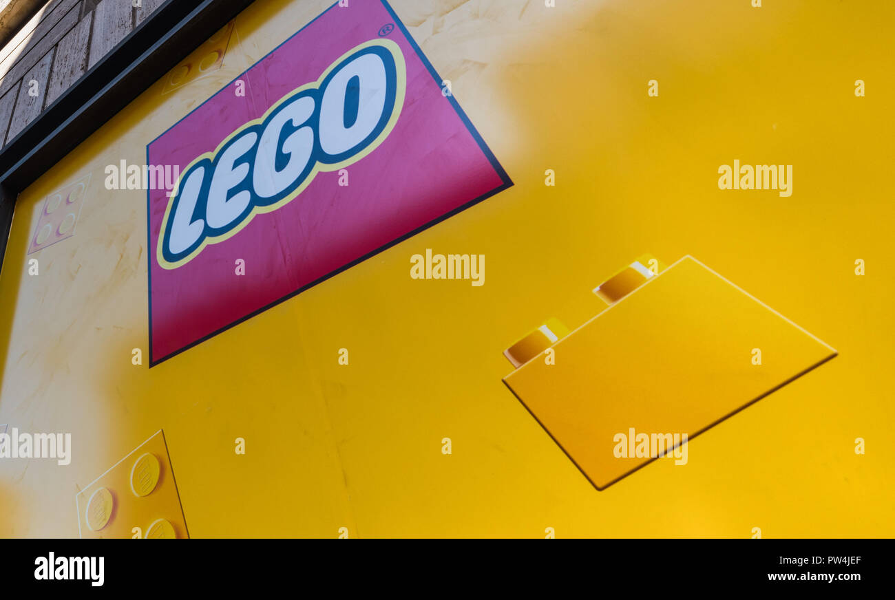 Lego store logo hi-res stock photography and images - Alamy