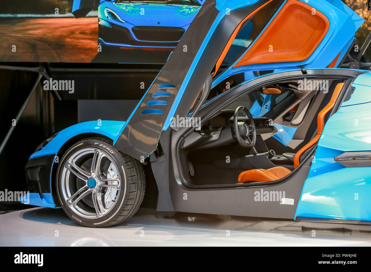 Supercars side view hi-res stock photography and images - Alamy