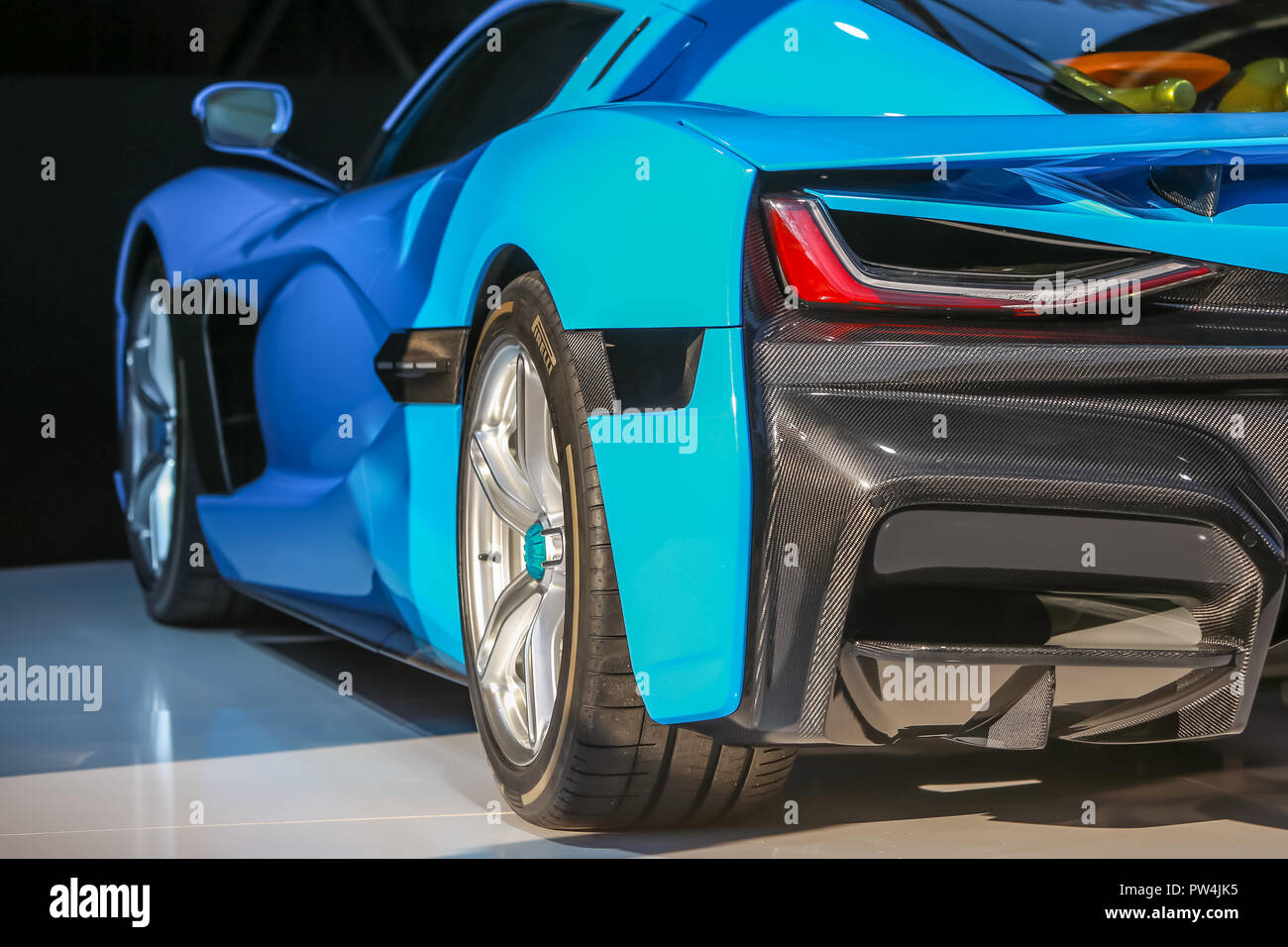 Supercars rear view hi-res stock photography and images - Alamy