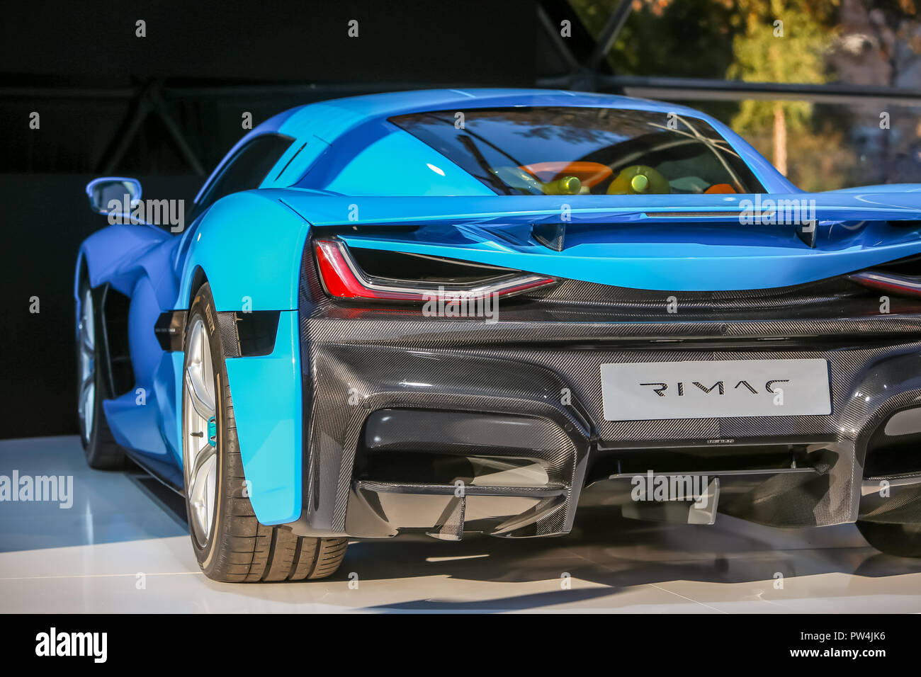 Supercars rear view hi-res stock photography and images - Alamy