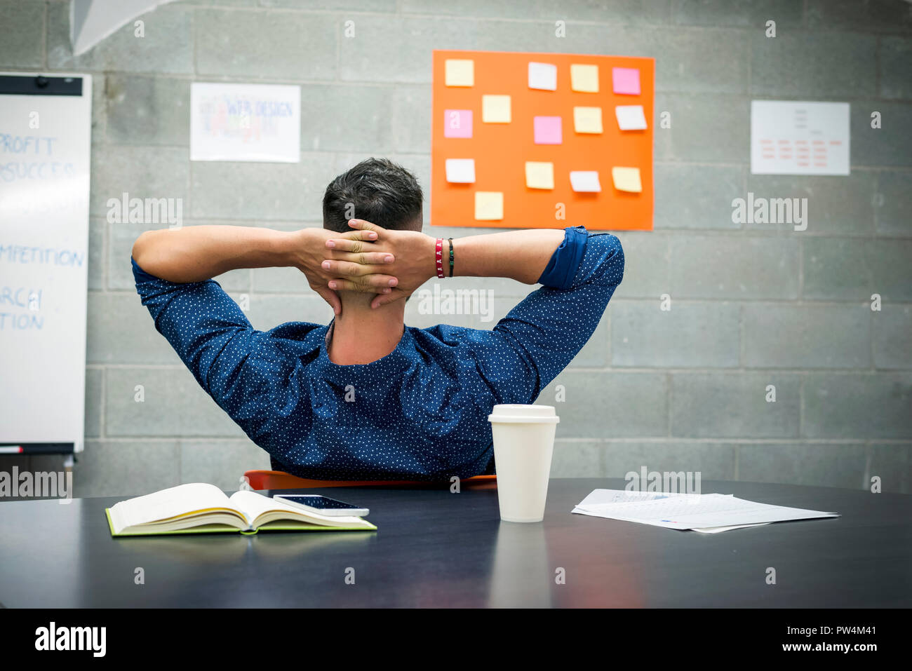 Sitting behind desk hi-res stock photography and images - Alamy