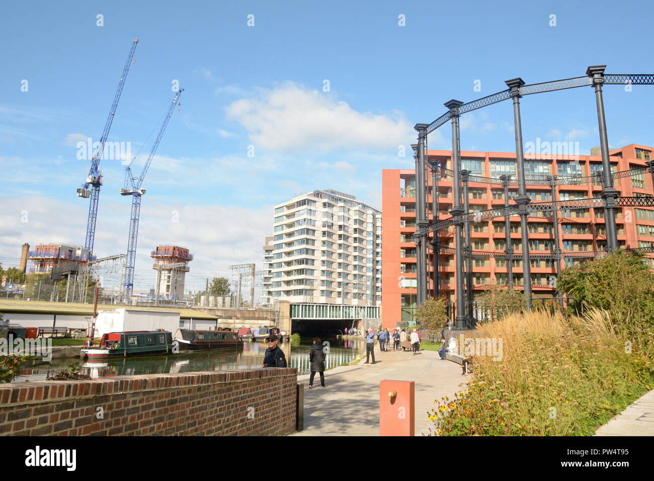 The amazing Gasholders buildings - redeveloped as modern apartment ...