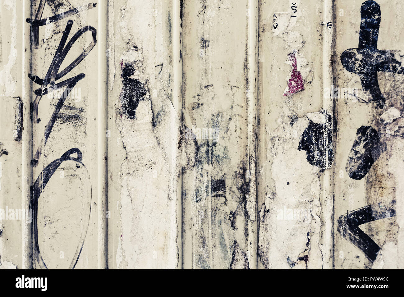 Graffiti spray font alphabet hi-res stock photography and images - Alamy