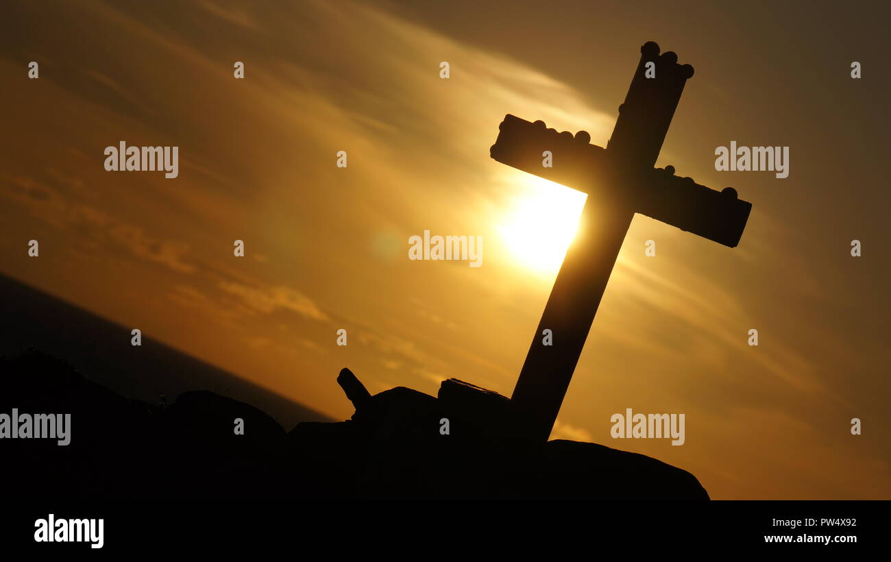 Cross sunset silhouette hi-res stock photography and images - Alamy