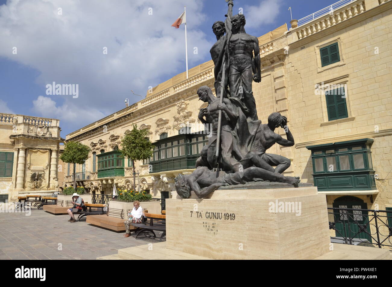St george’s square malta hi-res stock photography and images - Alamy