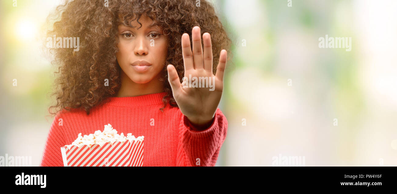 Hand palm popcorn hi-res stock photography and images - Alamy