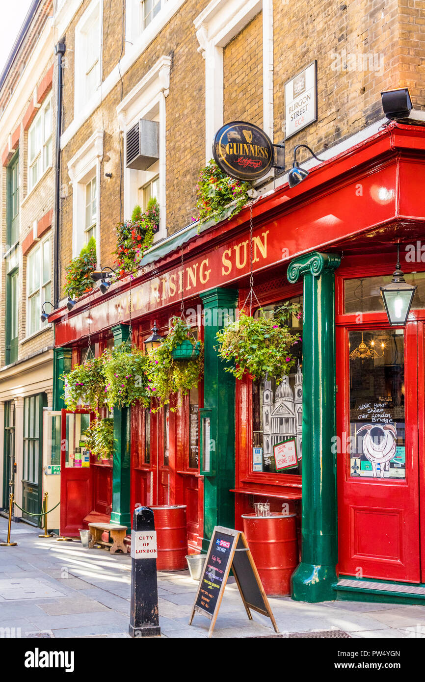 Rising sun pub london hi-res stock photography and images - Alamy