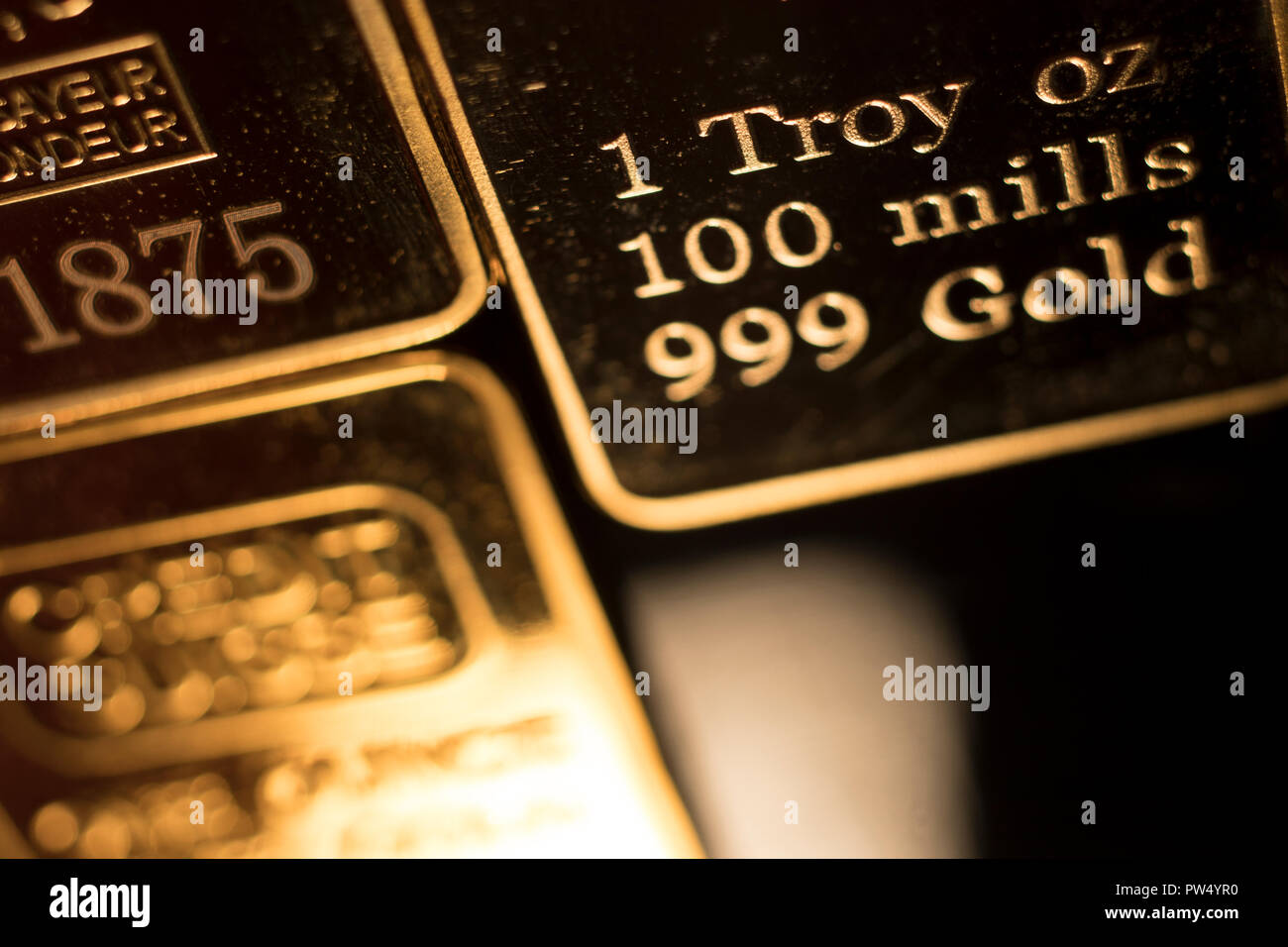 One ounce gold bar hi-res stock photography and images - Alamy