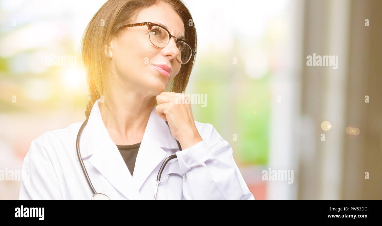 Wonder woman doctor hi-res stock photography and images - Alamy