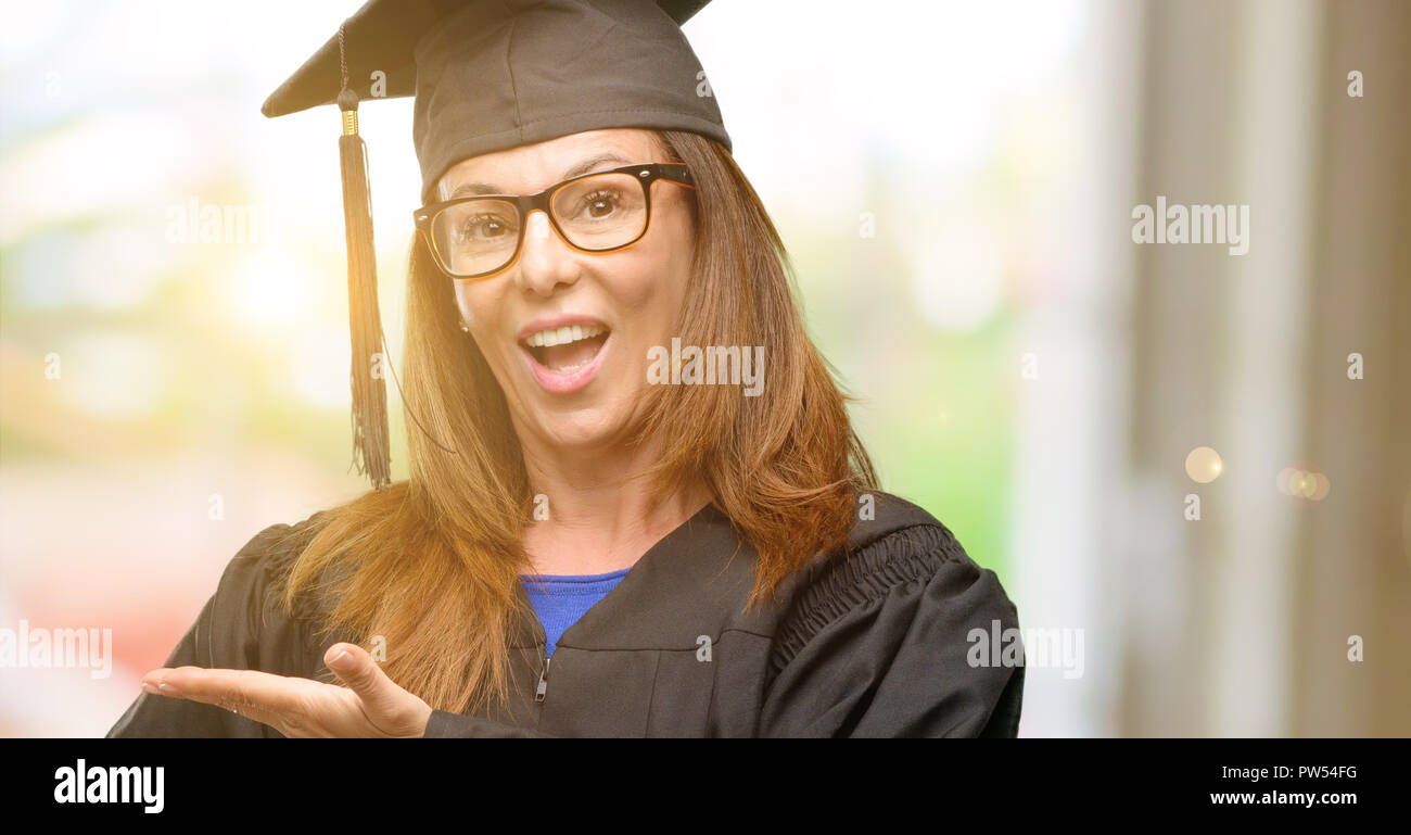 Older woman college studying hi-res stock photography and images - Alamy