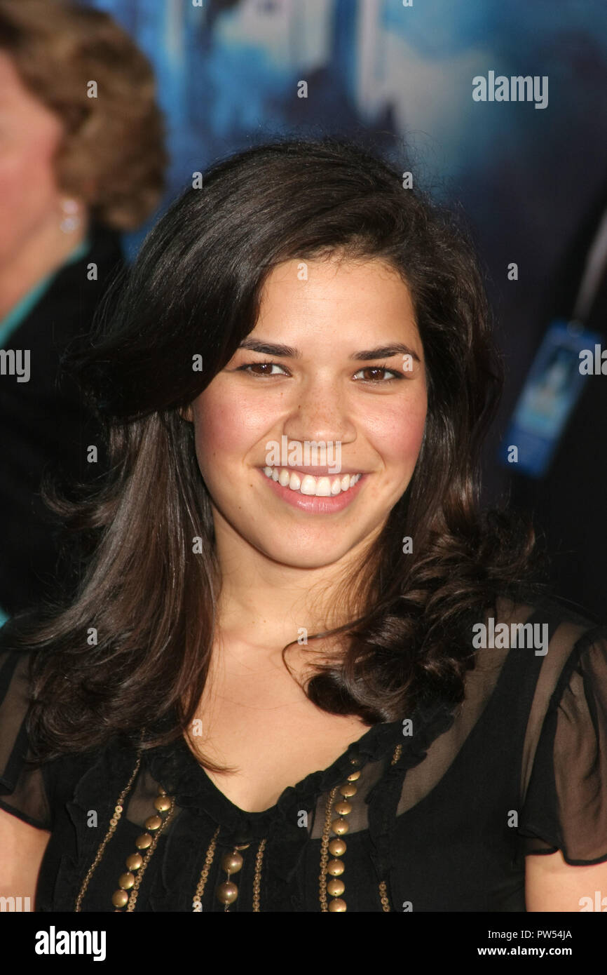 America Ferrera 11/17/07 "Enchanted" Premiere @ El Capitan Theatre ...
