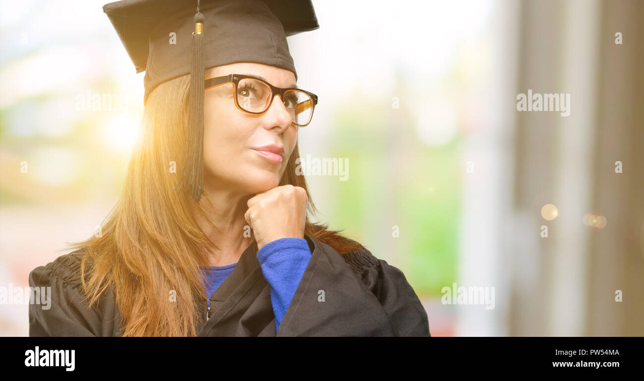 Older woman college studying hi-res stock photography and images - Alamy