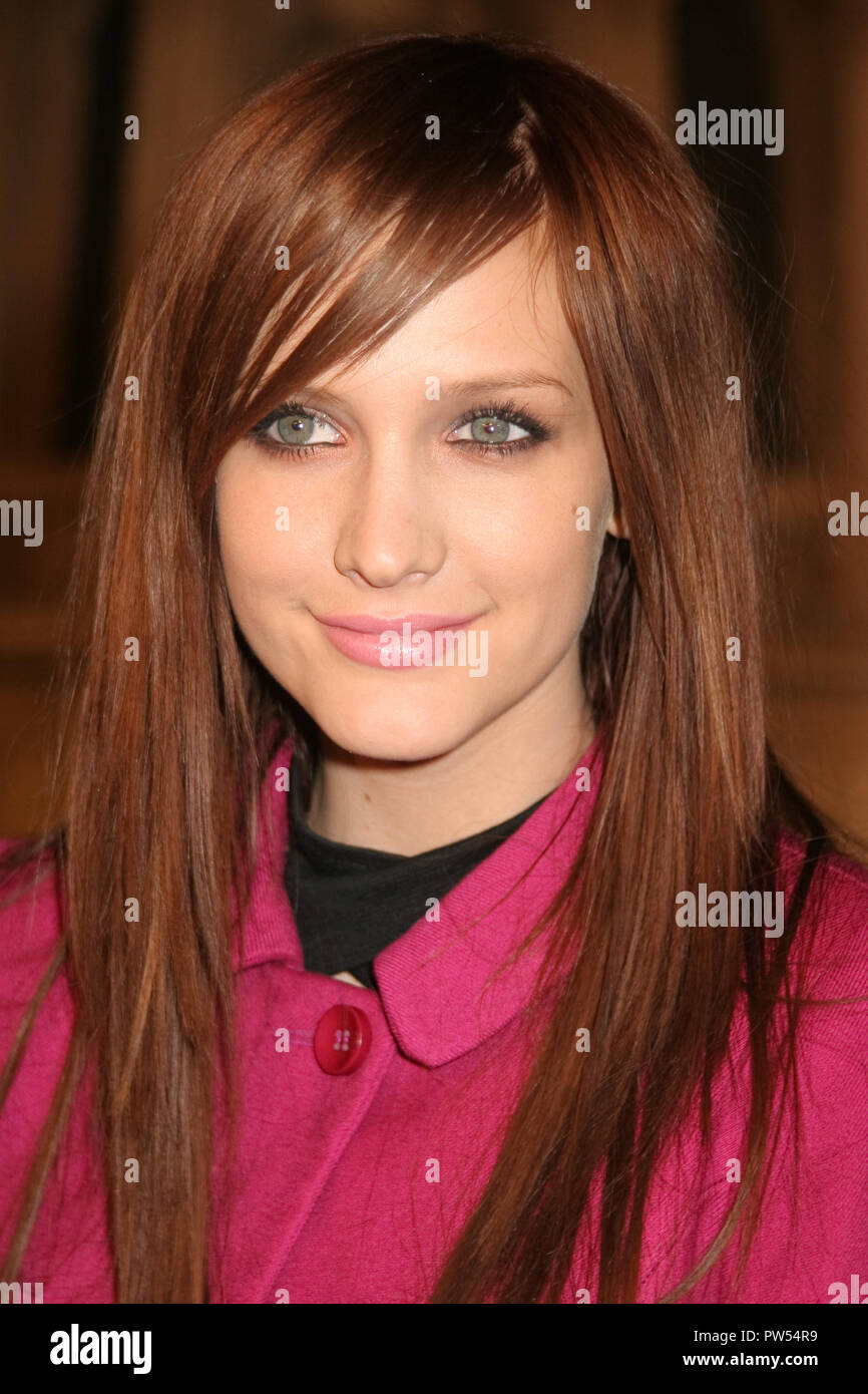 Ashlee Simpson 01/16/08 "Cloverfield" premiere @ Paramount Pictures Lot ...