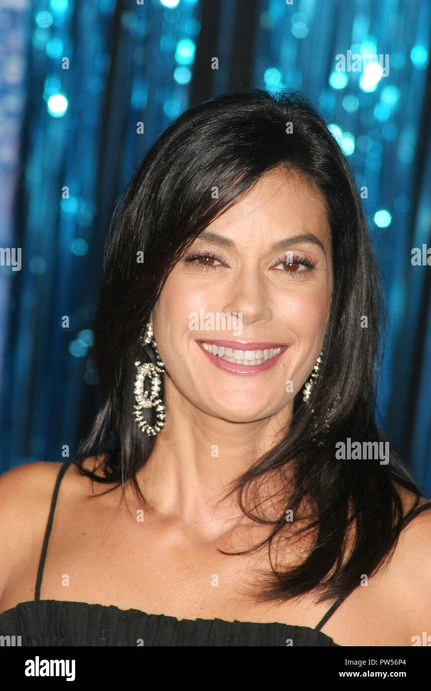 Teri Hatcher 11/17/07 "Enchanted" Premiere @ El Capitan Theatre ...