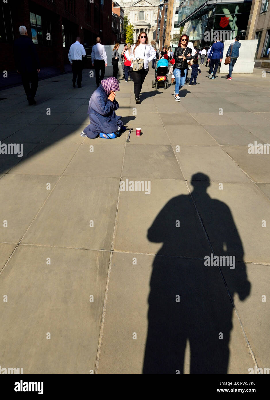 Begging uk hi-res stock photography and images - Alamy